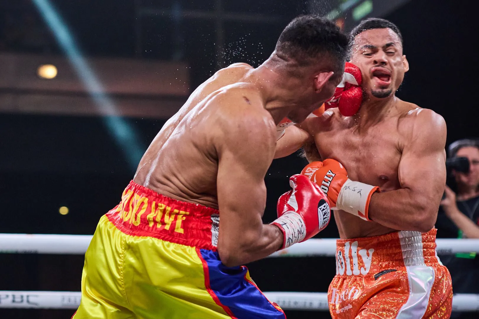 Rolly Romero noqueó a Barroso en polémico final en Las Vegas