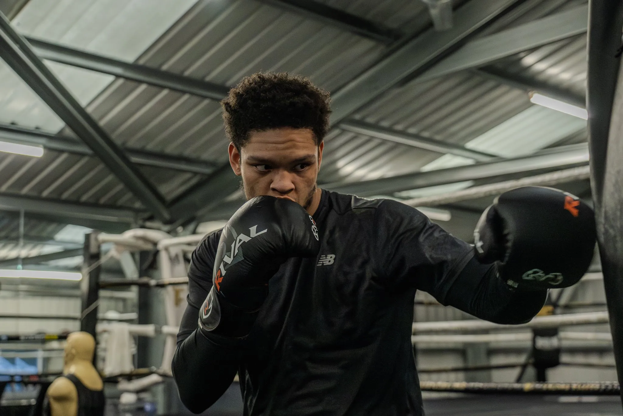 Joshua respalda a Harris antes de volver a la acción