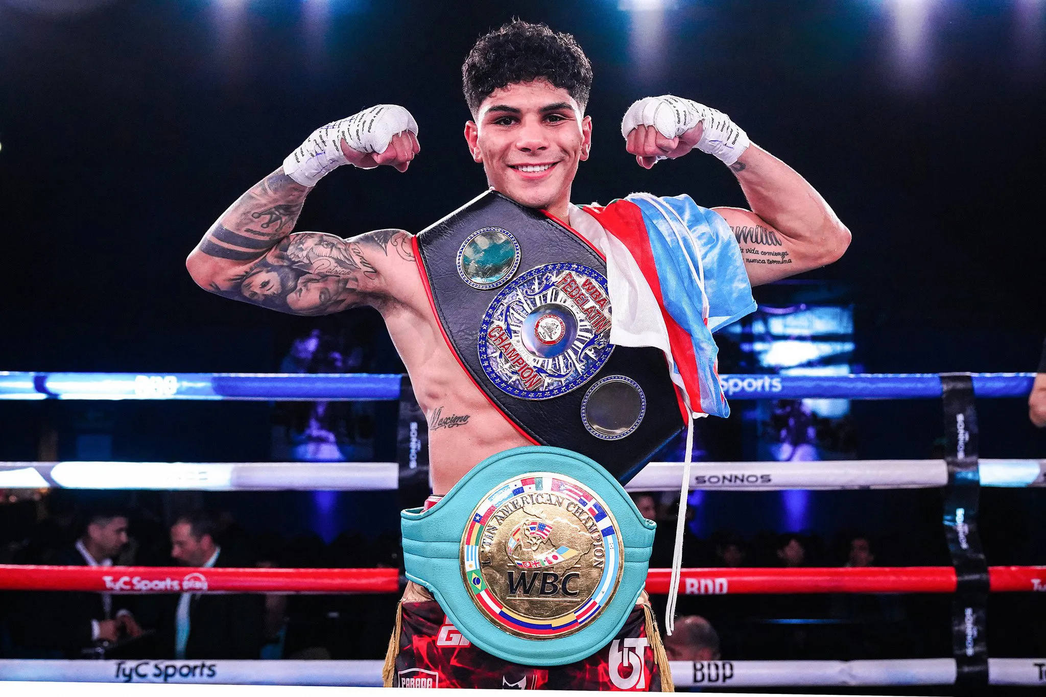 Sansón Rosa retuvo sus títulos ante Elysson Márquez