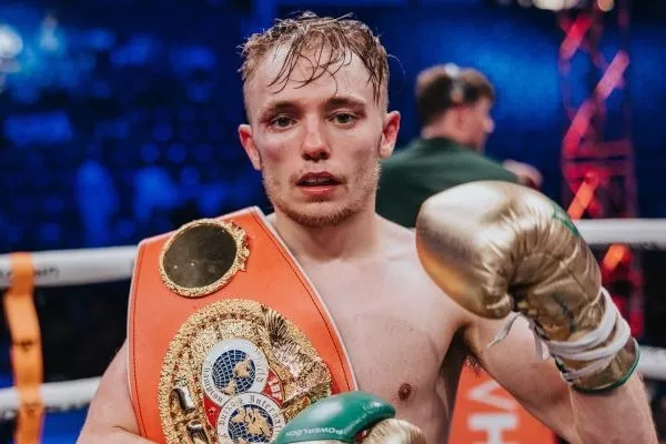 Richard Schaefer coloca por todo lo alto a Sunny Edwards