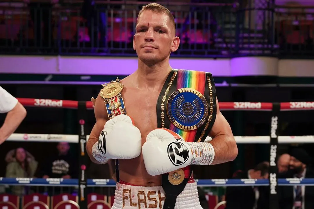 Ash Lane capturó título británico con detención de Bourke